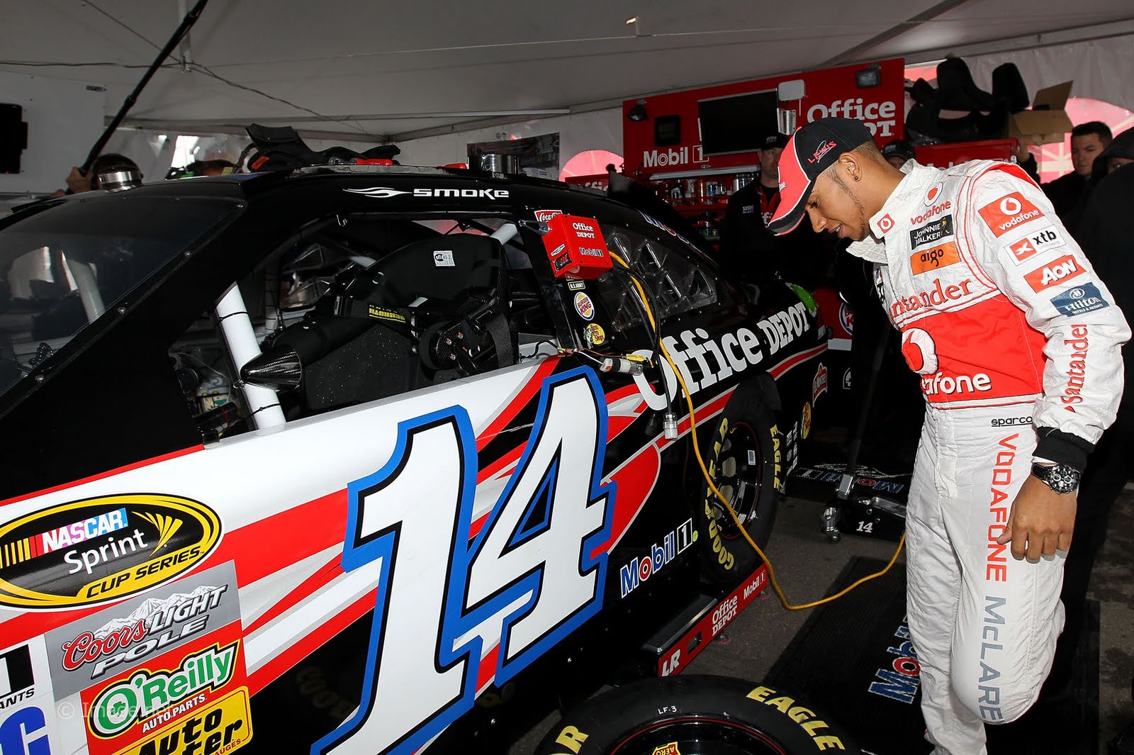 Fórmula 2: Hamilton testando um carro da Nascar em Glen