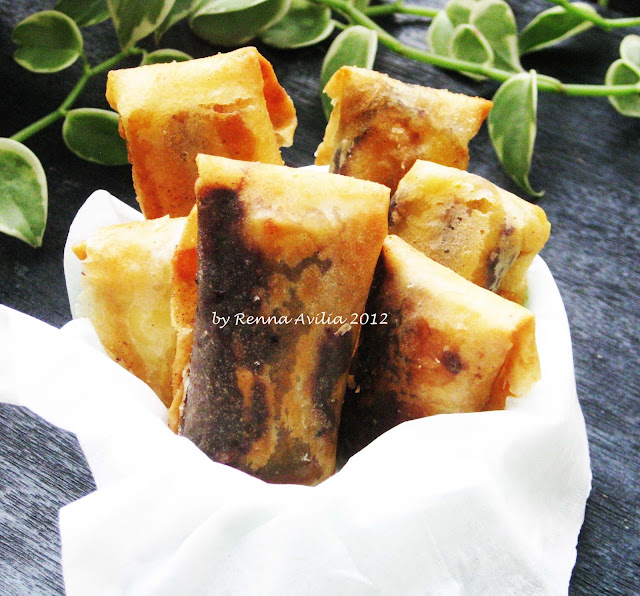 renvilia*: Piscok (Pisang Coklat)
