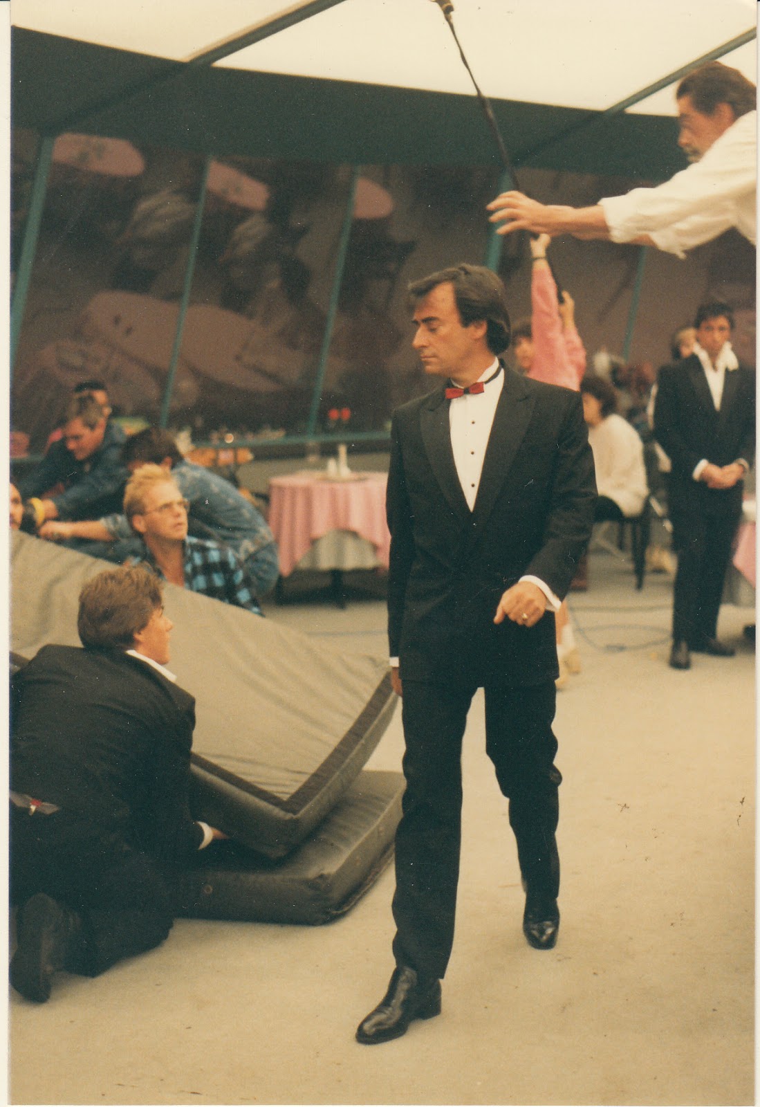 Team Thaao : Les Patterson Saves The World - Photos from Thaao's ...