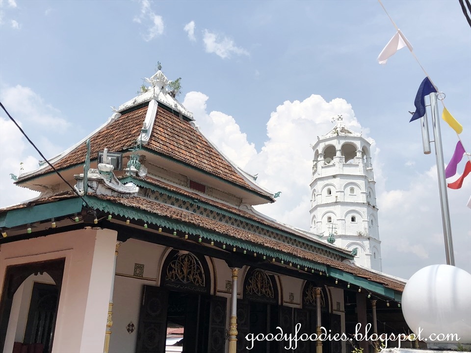 GoodyFoodies: Baba Charlie Nyonya Cake: Traditional Nyonya Kuih in Melaka