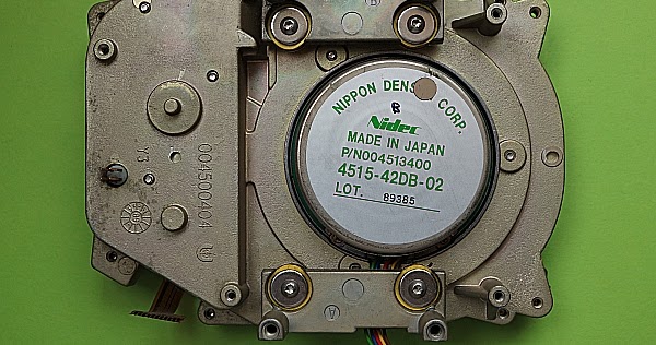 BugWorkShop - 甲蟲工作室: MiniScribe 8051A 42MB 硬碟機（Hard Disk Drive）機械部分拆解（三）