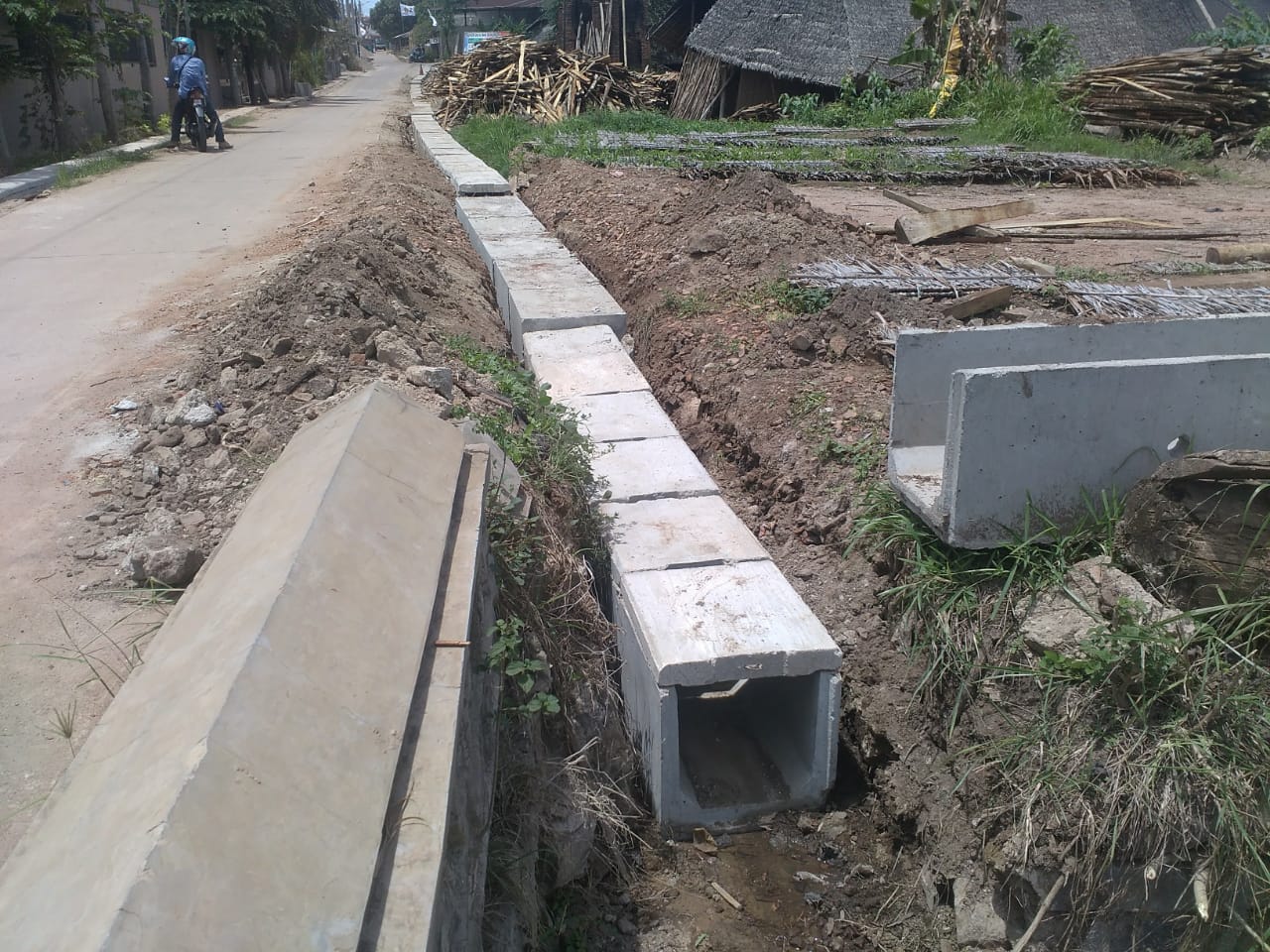 DISTRIBUTOR TUNGGAL : BATA RINGAN - U-DITCH - BOX - CULVERT - PAVING ...