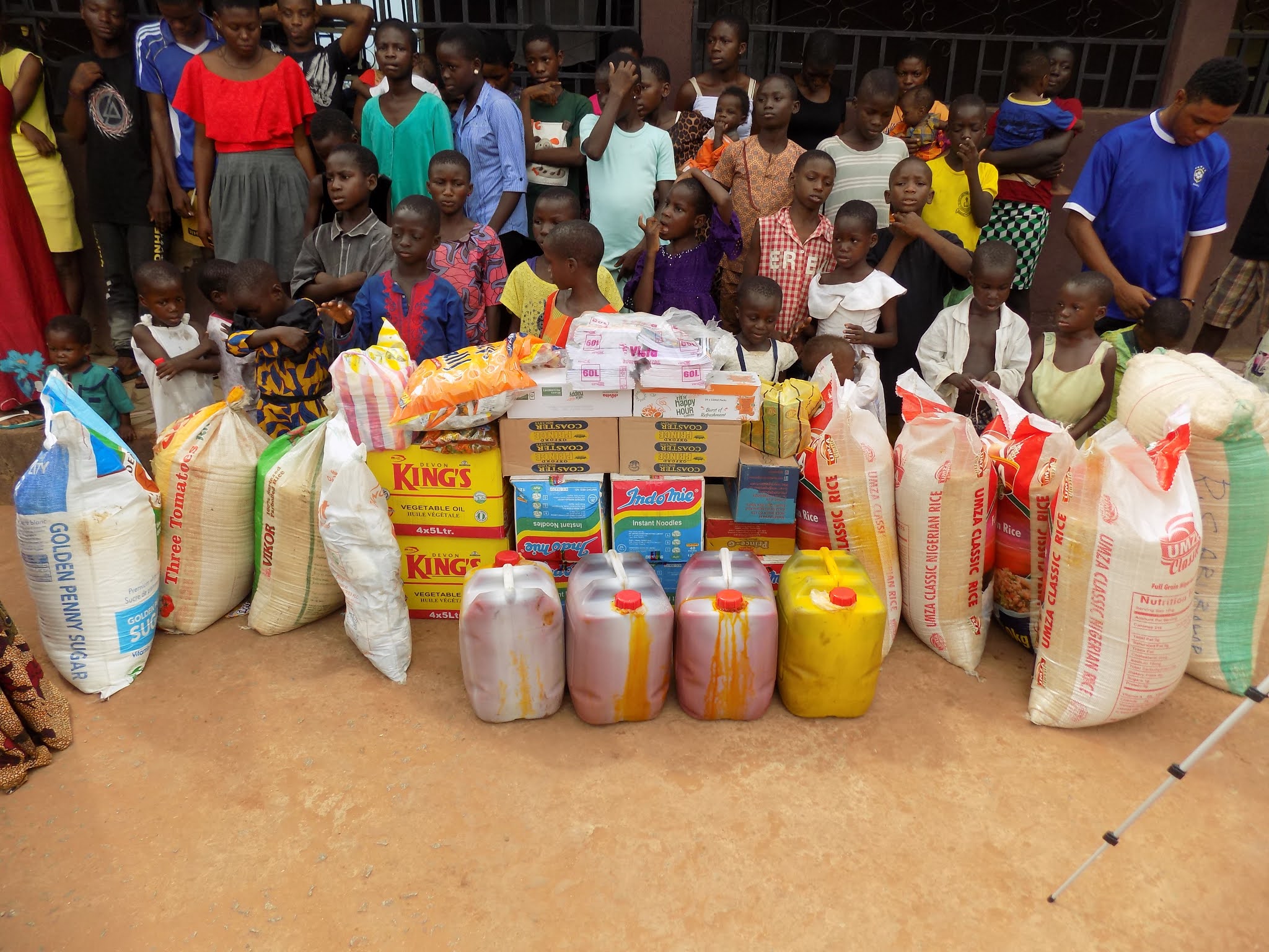 Auchi Association of America Doles out Food, Essential Items to Orphans ...