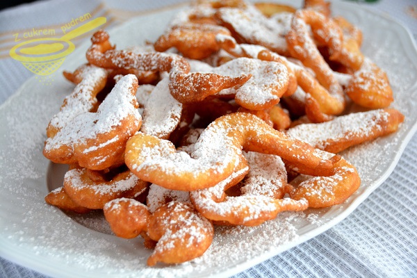 z cukrem pudrem: chrust lany