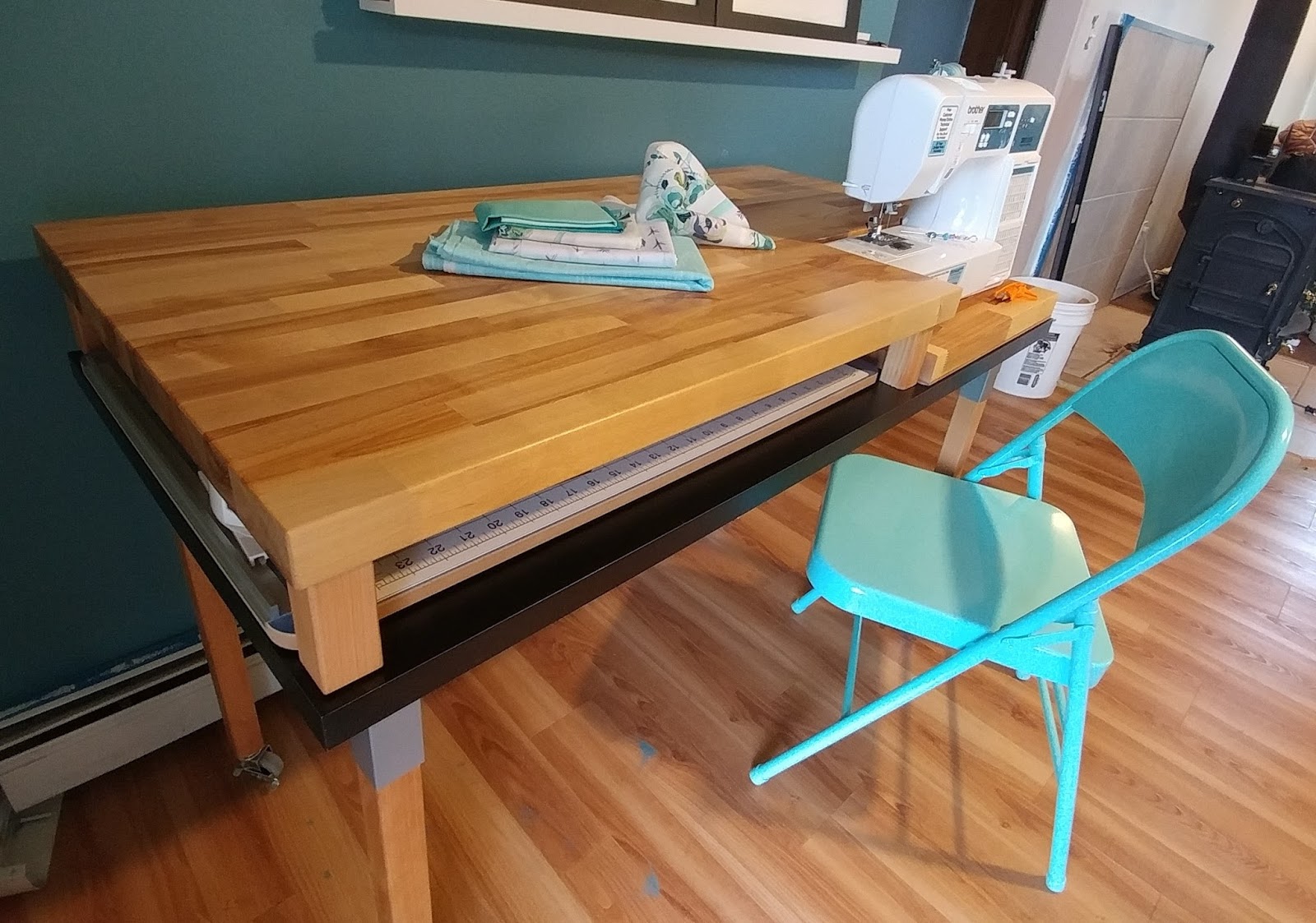 Life in the (907): My new custom sewing table