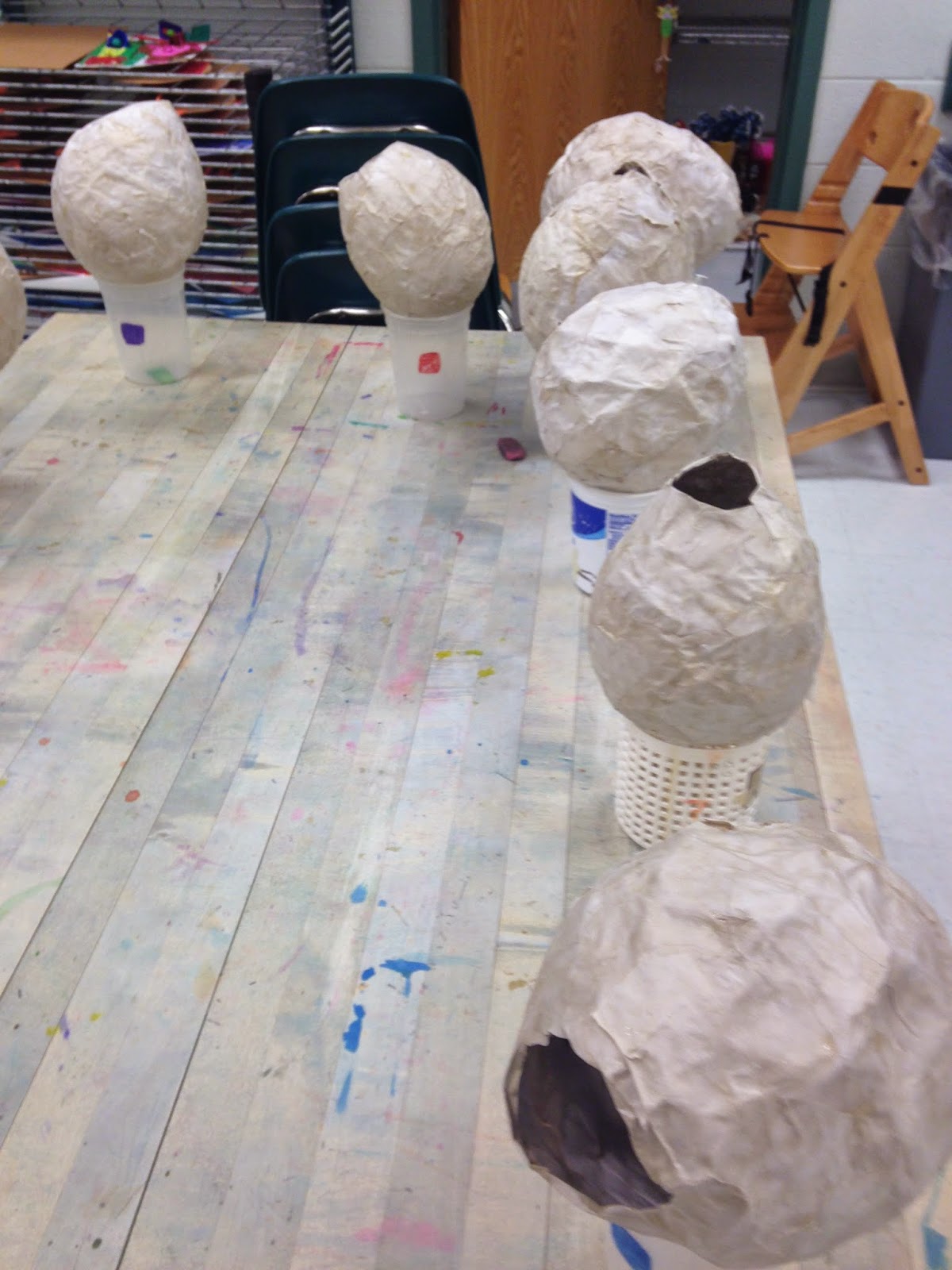 Art Room Blog: Advanced Art Club Paper Mache Fish...