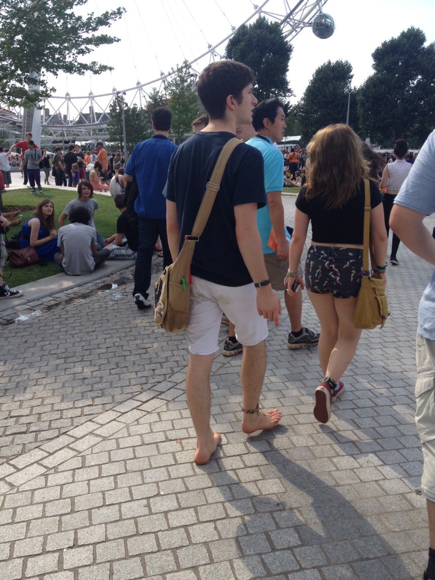Candid Guys Feet Young Guy Barefooting In London