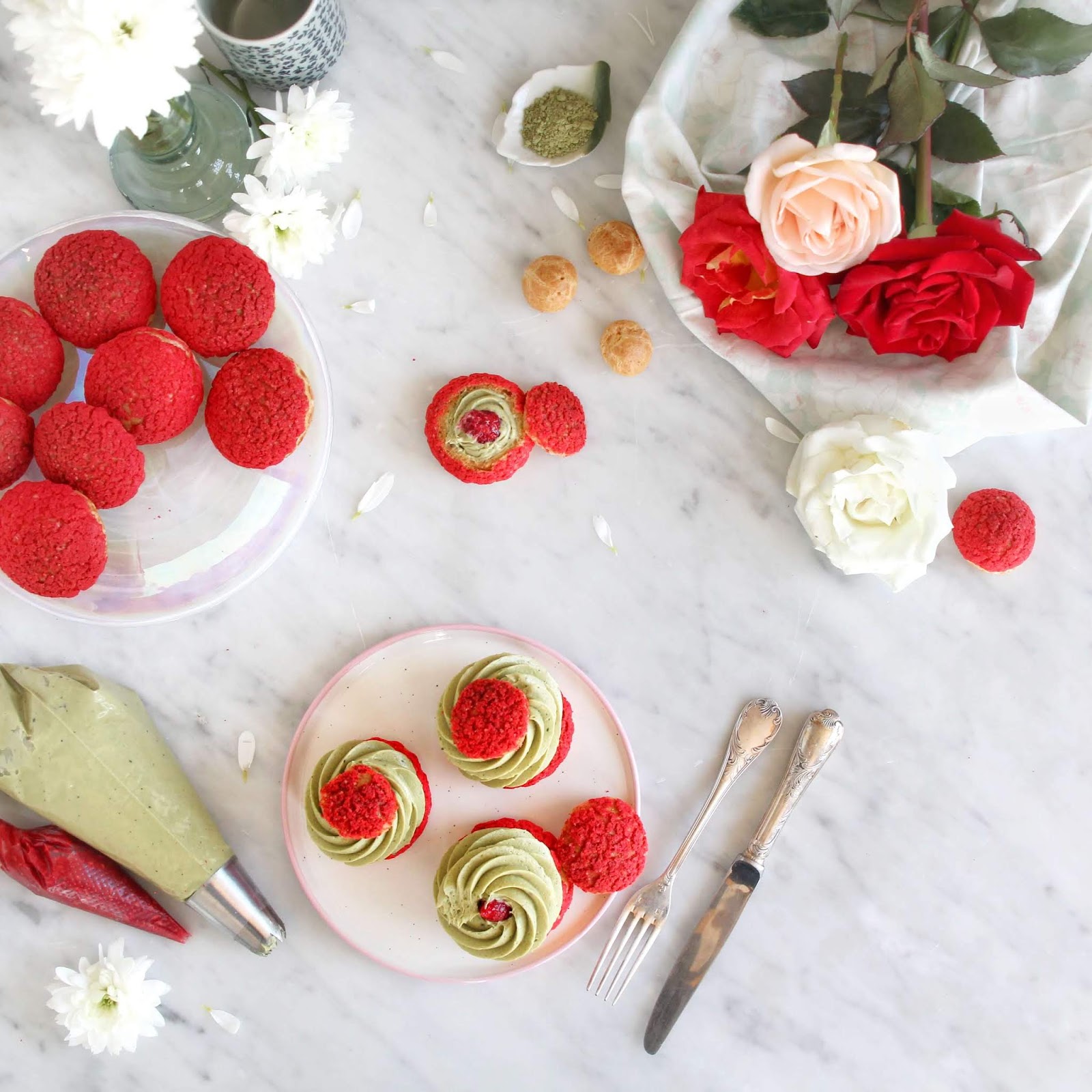 Choux Matcha Framboise | Recueil Gourmand