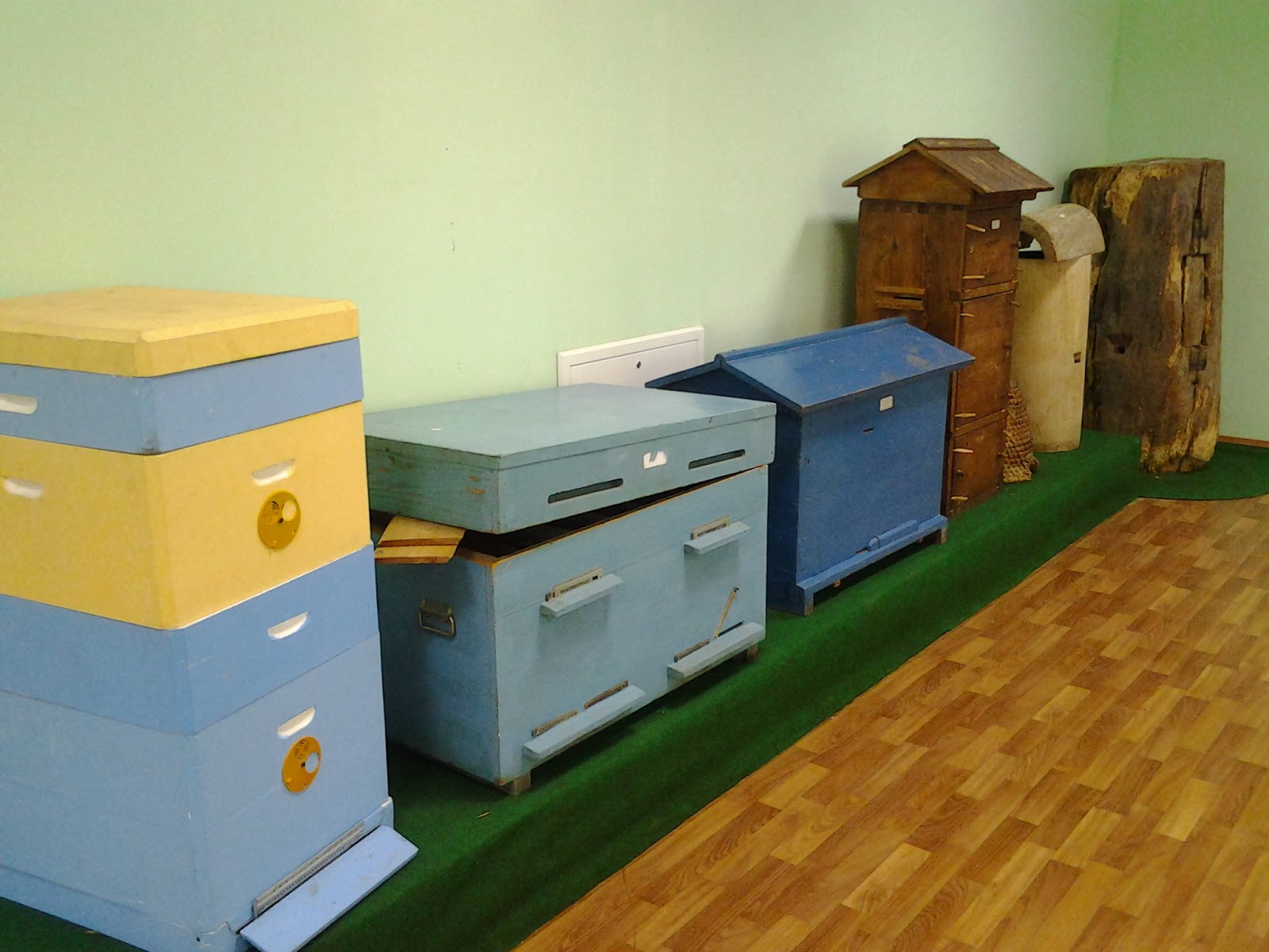 A Beekeeper's Blog: Visiting a beekeeping museum in Ukraine