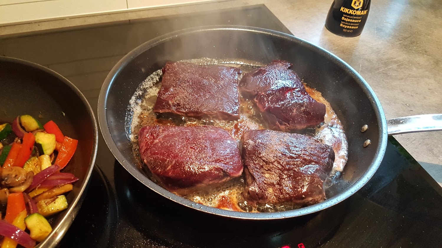 Edels Mat : Hvalbiff med stekte middelhavsgrønnsaker, hjemmelaget ...