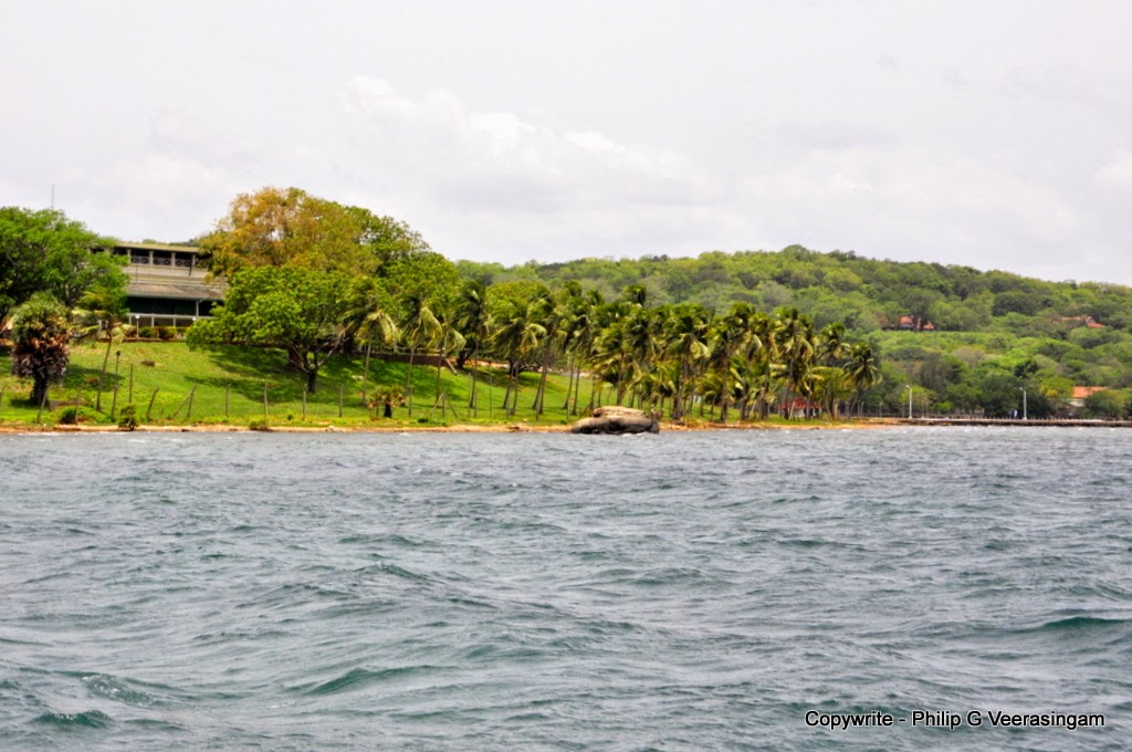 Images of Sri Lanka on blogspot.com: A boat ride inside the Trincomalee ...