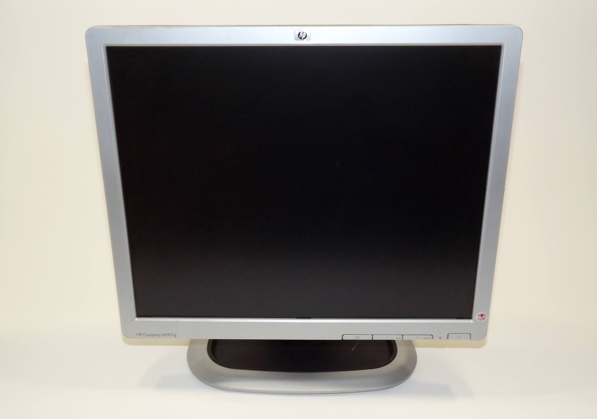 Sold - HP Pro 3125 Microtower PC System with 19" Monitor - £70 ~ One ...
