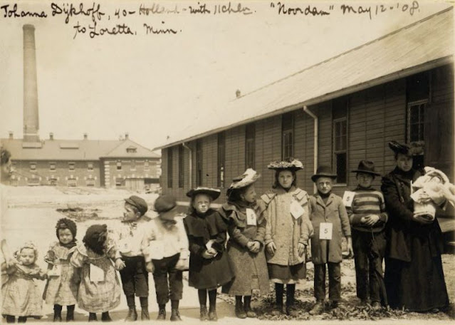 20 Vintage Photos of Big Immigration Families in the U.S From the Early ...