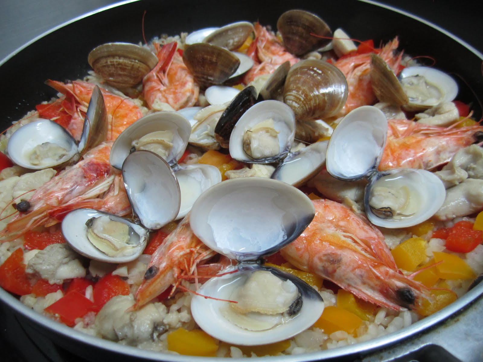 Brian's Taiwan: Home cookin': Paella