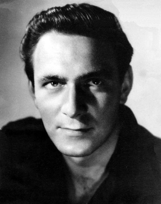 20 Portraits of a Young and Handsome Christopher Plummer in the 1950s ...