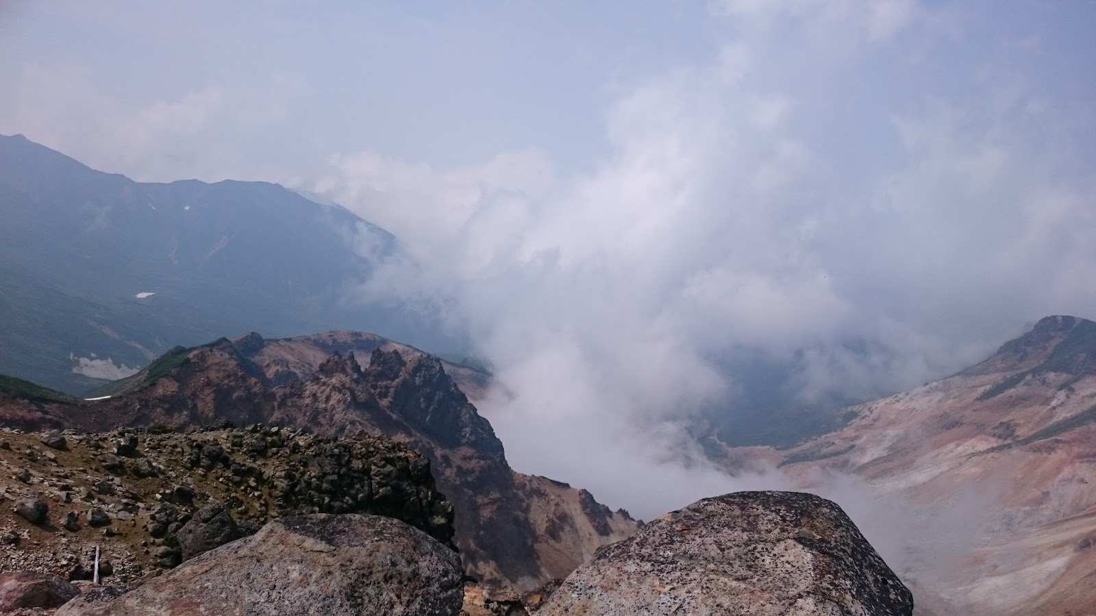 talk-hokkaido: Looking at the peak of Mt. Tokachi(dake) from Mt ...