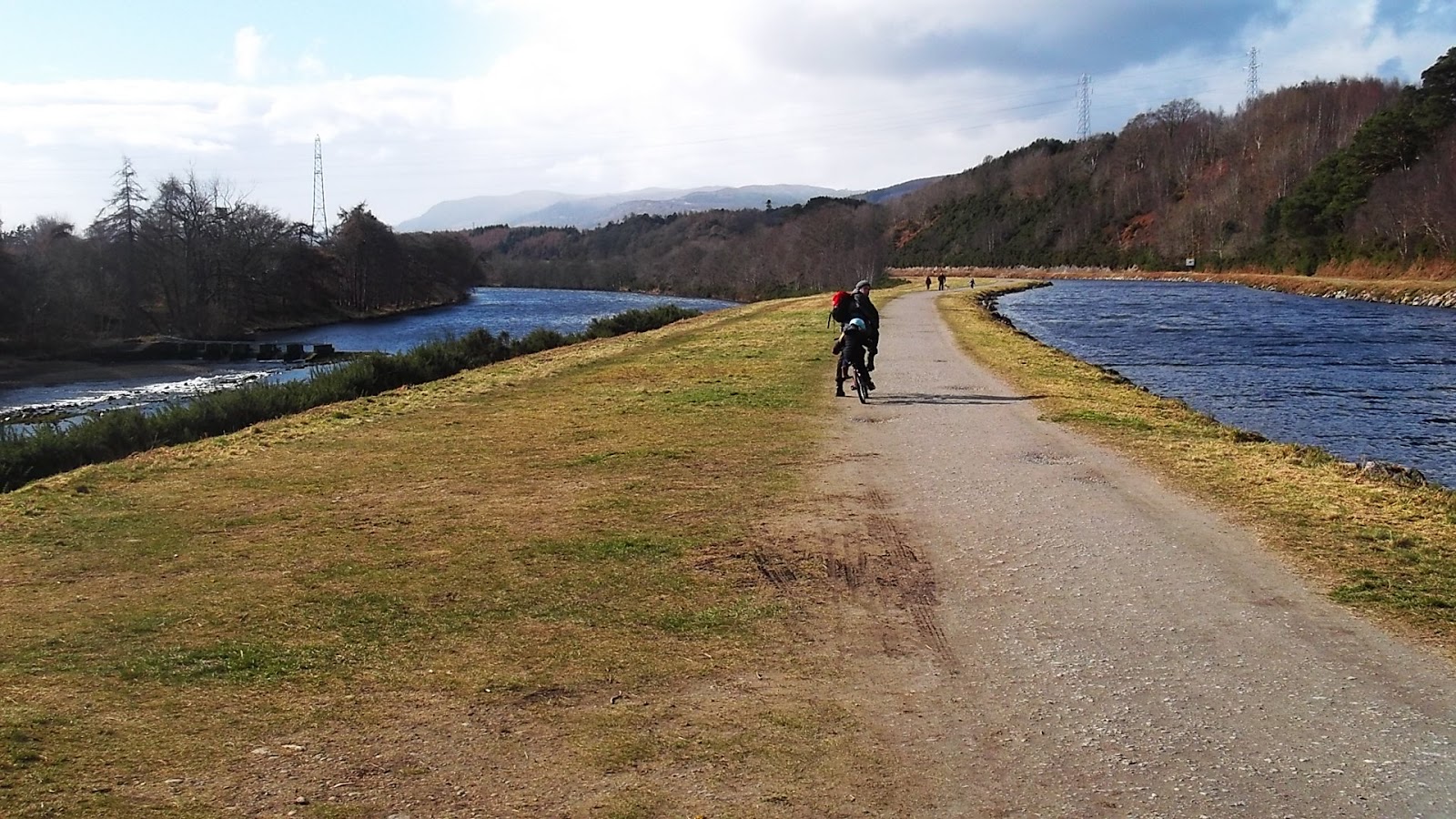 Walk Cycle Caledonian Canal: Tomnahurich Bridge to Dochgarroch Lock