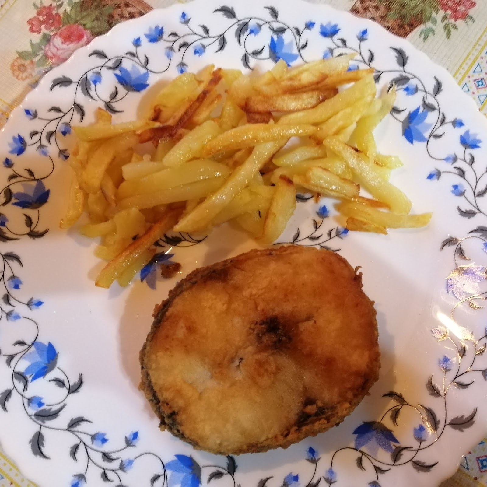 Cocinando con Katia: Mi cena de ayer: Merluza rebozada con patatas fritas