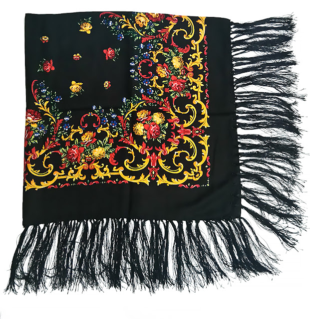 Noi modele de esarfe rusesti, din casmir