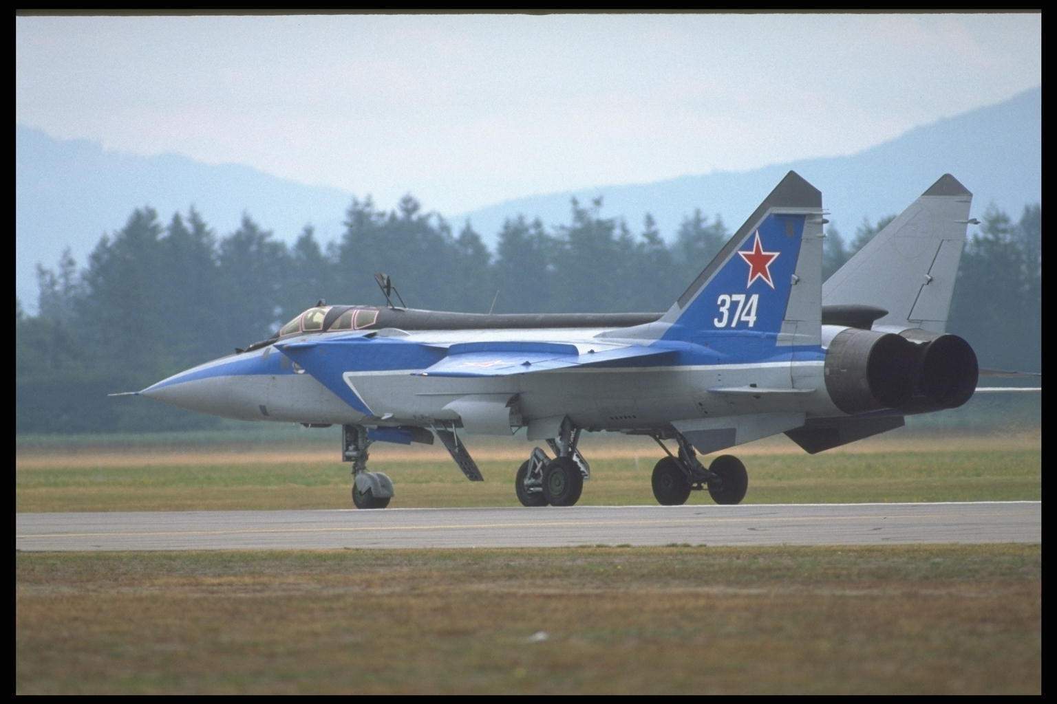 MiG-31 Foxhound Long-range Interceptor Fighter |Military Aircraft Pictures