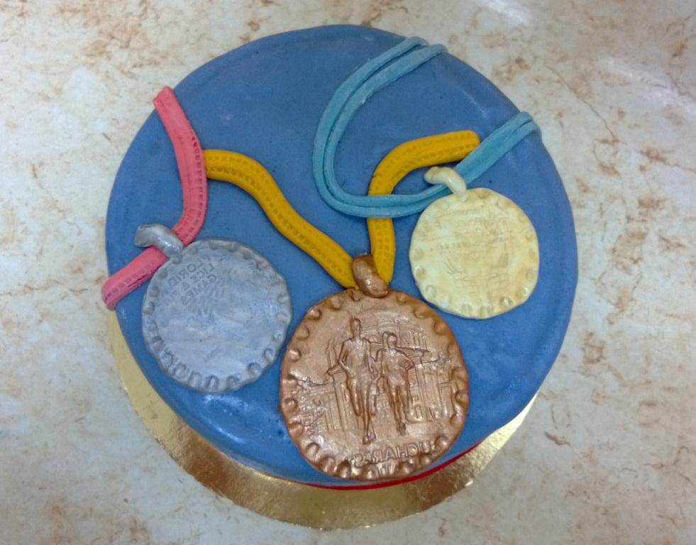 andreea's cakes: Tort cu medalii (Cake with medals)