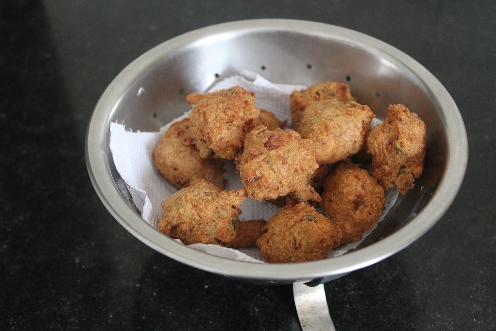 Jaya's recipes: Medhu Pakoda/Medhu Bonda/Instant Bonda