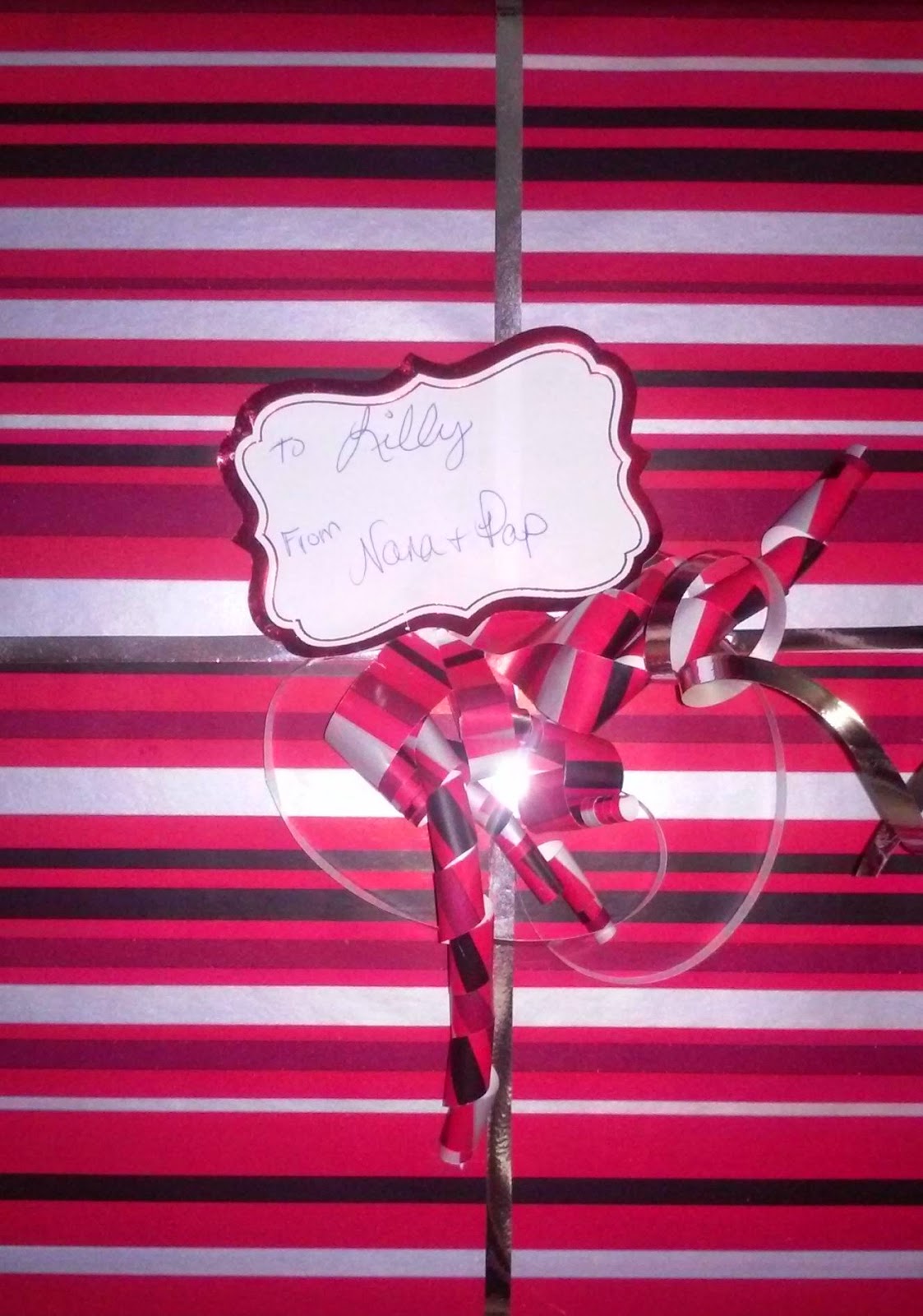 Welcome to the Tralace: Wrapping paper bows