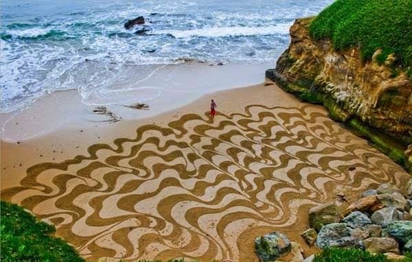 drawing pattern in the sand ~ make easy arts and crafts