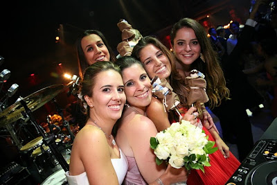 Enia Pedretti Bolos & Cia: 5 Maneiras de como Jogar o Buquê!