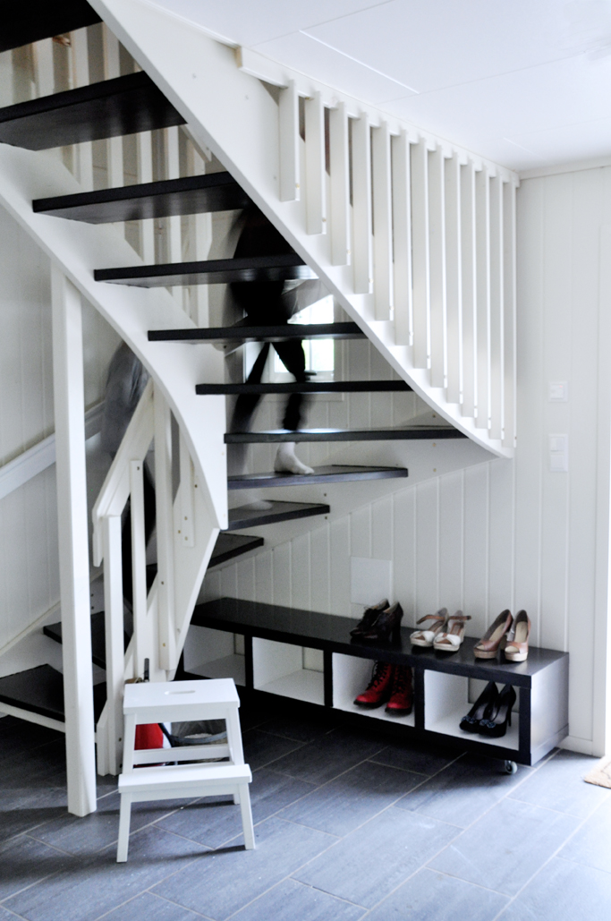 Bratte bakka og grøne lier: ...ei trapp...