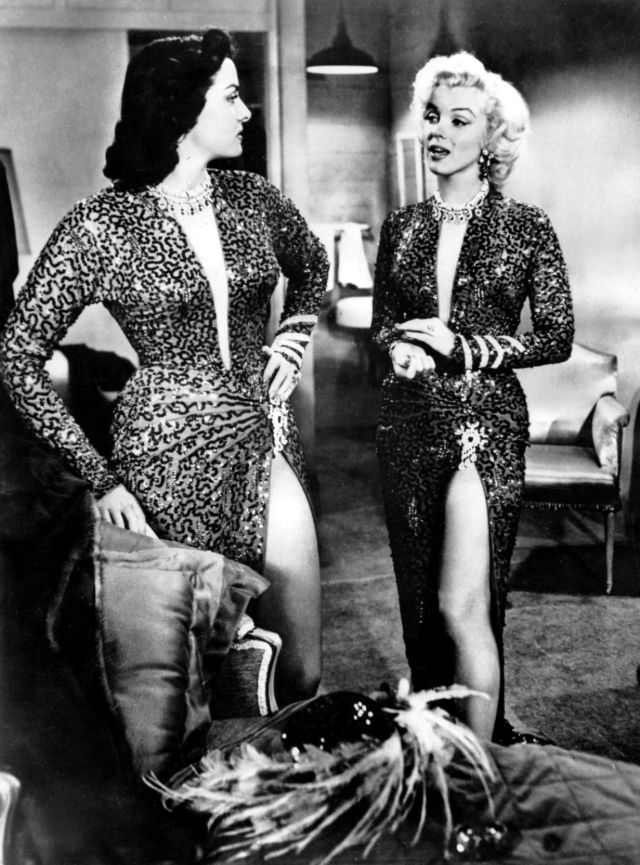32 Stunning Photos of Marilyn Monroe and Jane Russell While Filming ...
