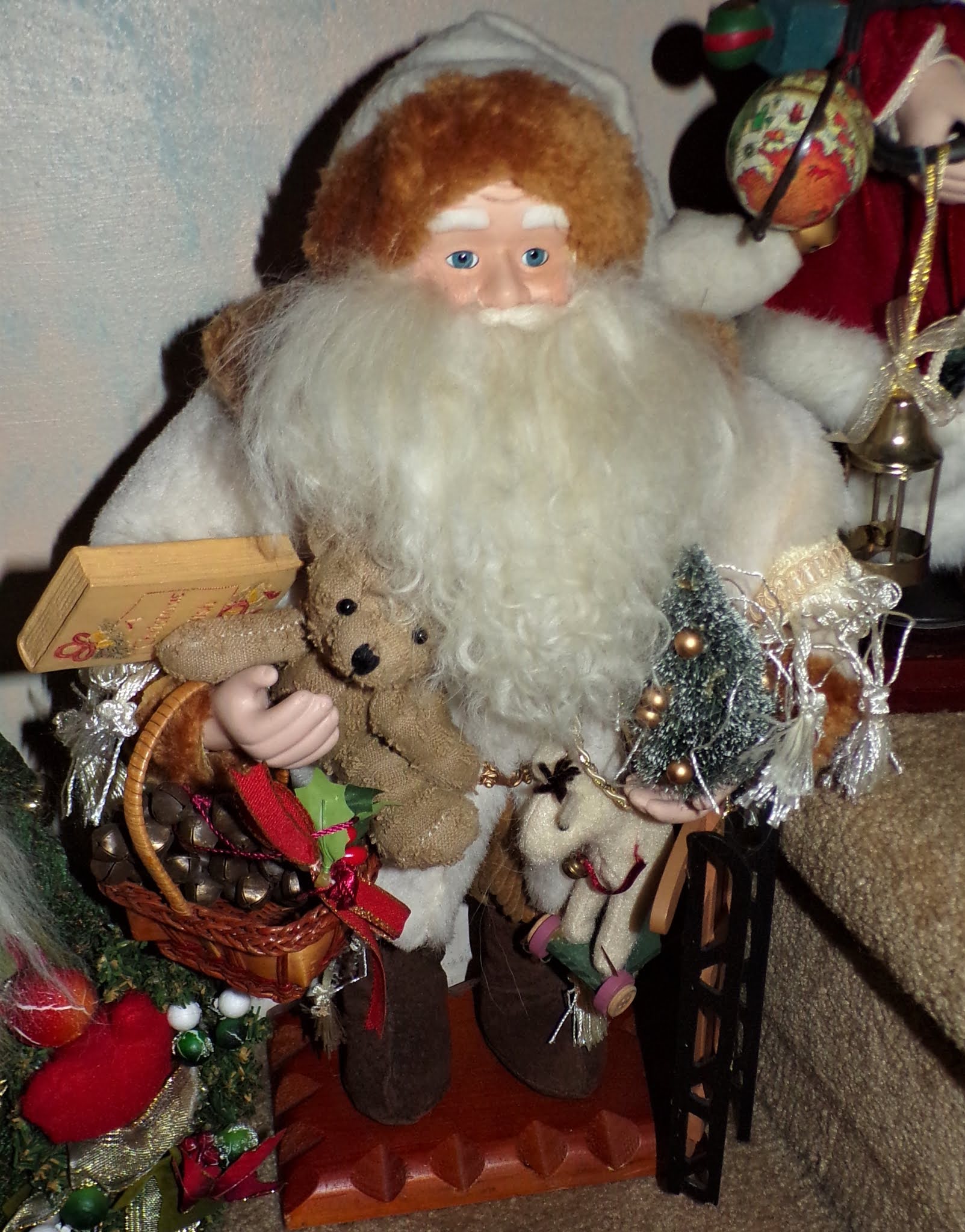 A DEBBIE-DABBLE CHRISTMAS: Christmas Vignettes in the Living Room, 2020