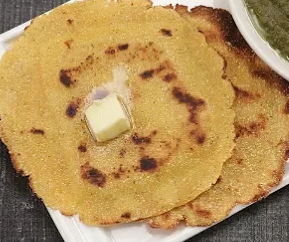 How to make Makki Di Roti at Home | Homemade Makki Di Roti Recipe ...