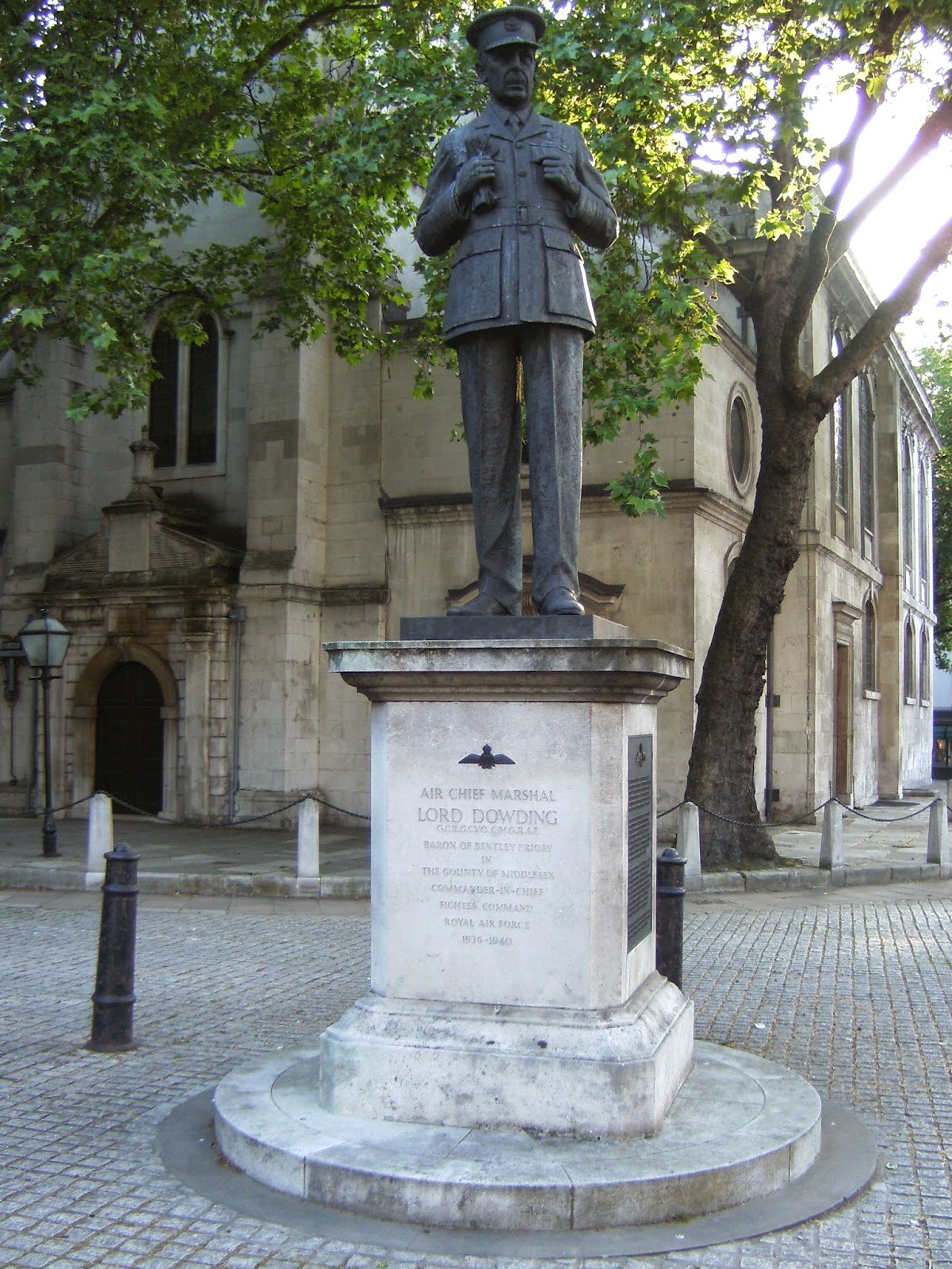 WW2 - The Second World War: St Clement Danes, London: the R.A.F. church