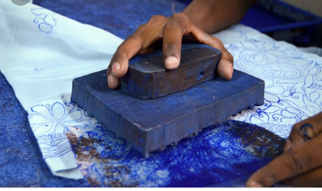 Lucknowi Chikankari Anarkali, Lucknowi Chikankari Saree, Lucknowi ...