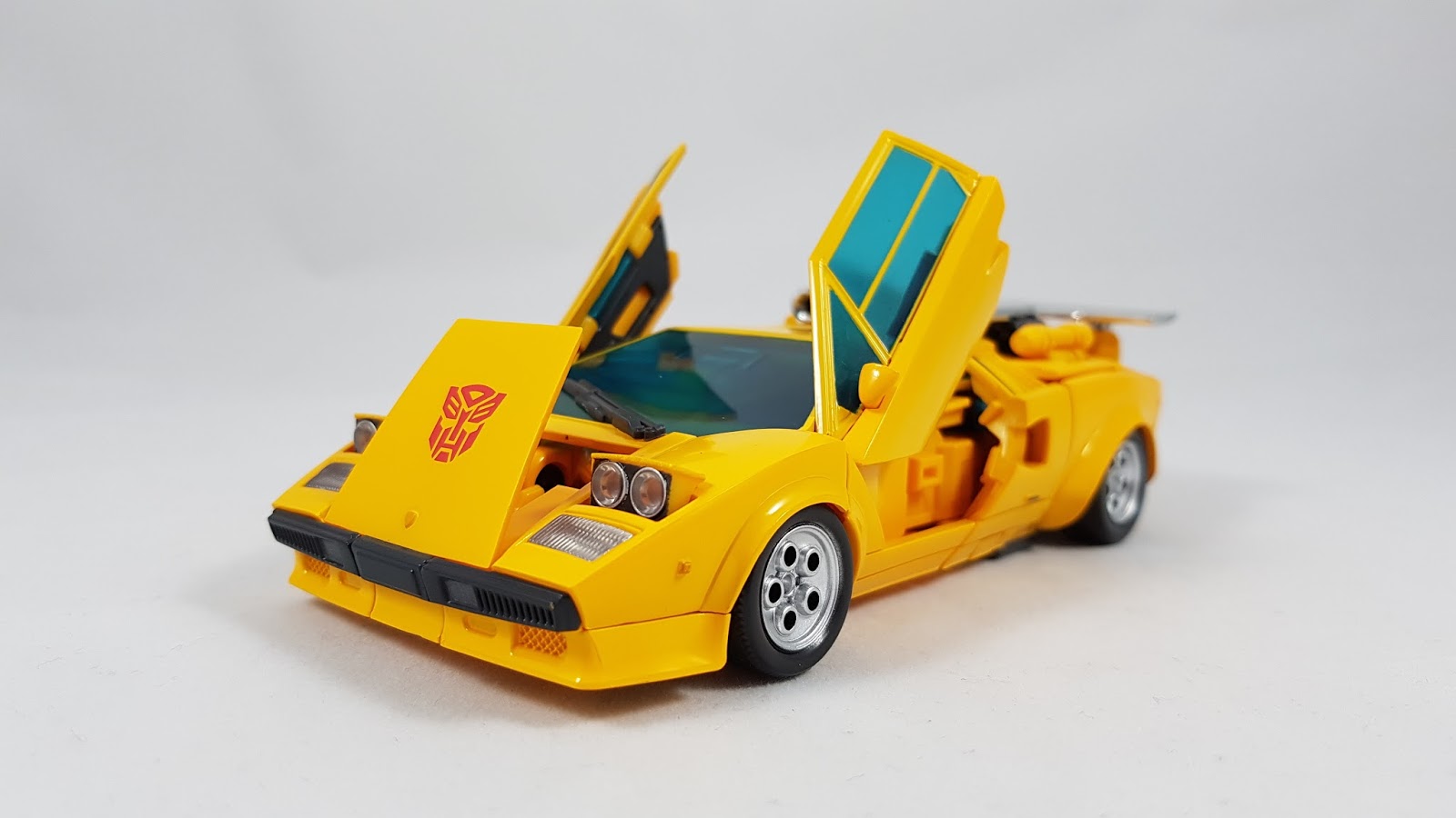 Kool Kollectibles: Transformers Masterpiece MP-39 Sunstreaker
