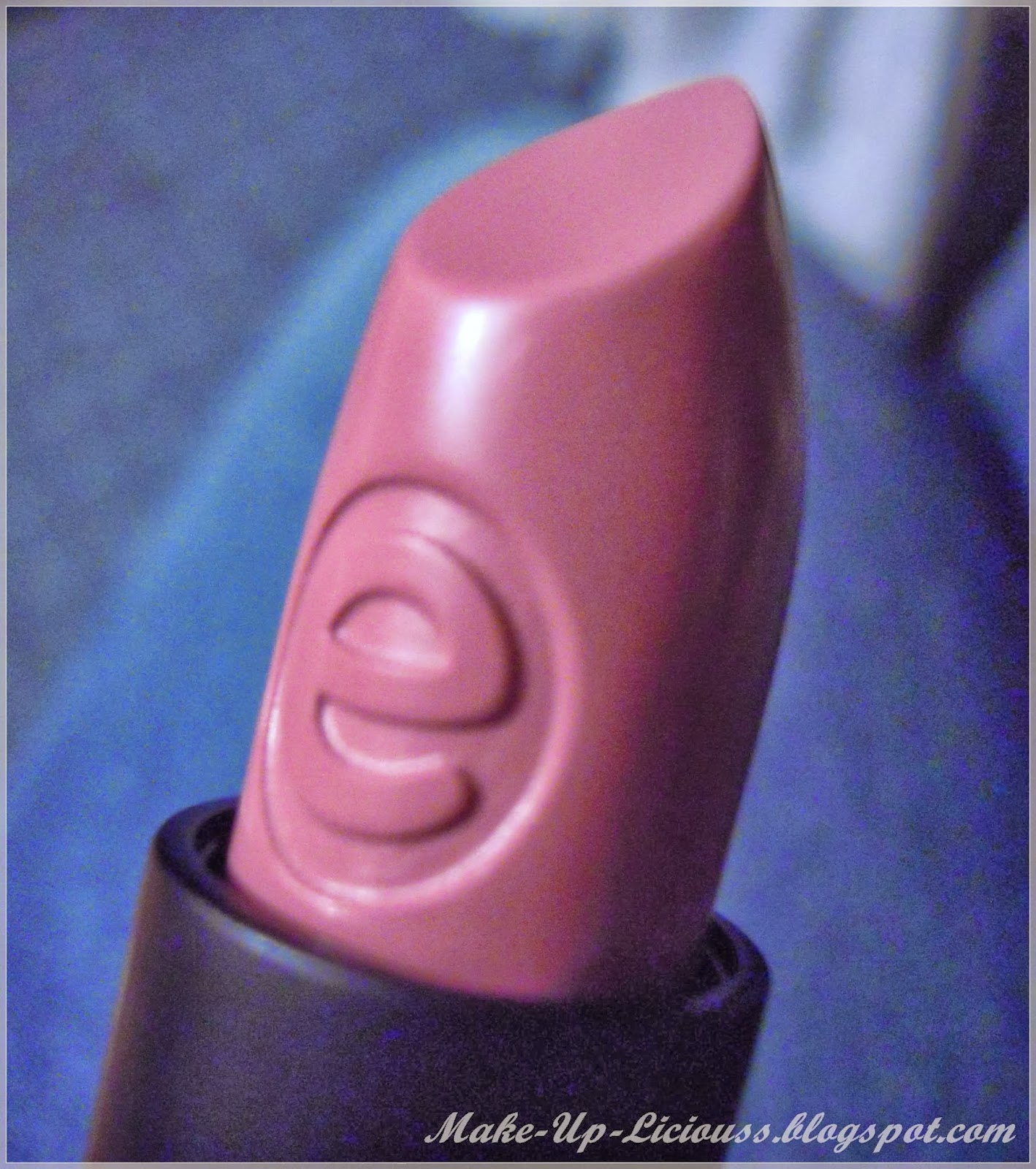 Essence karmini review+swatch - MakeUpLicious