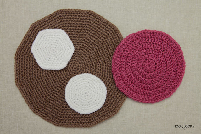 Techniques pour crocheter un rond en mailles serrées et en brides ...