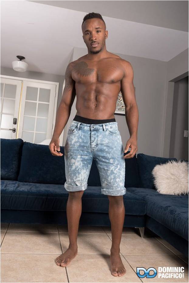 Mibali Afrika: Hot model: Phoenix Fellington