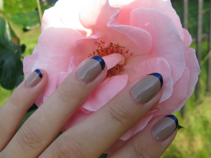 Lipstick on your cup: A modern French