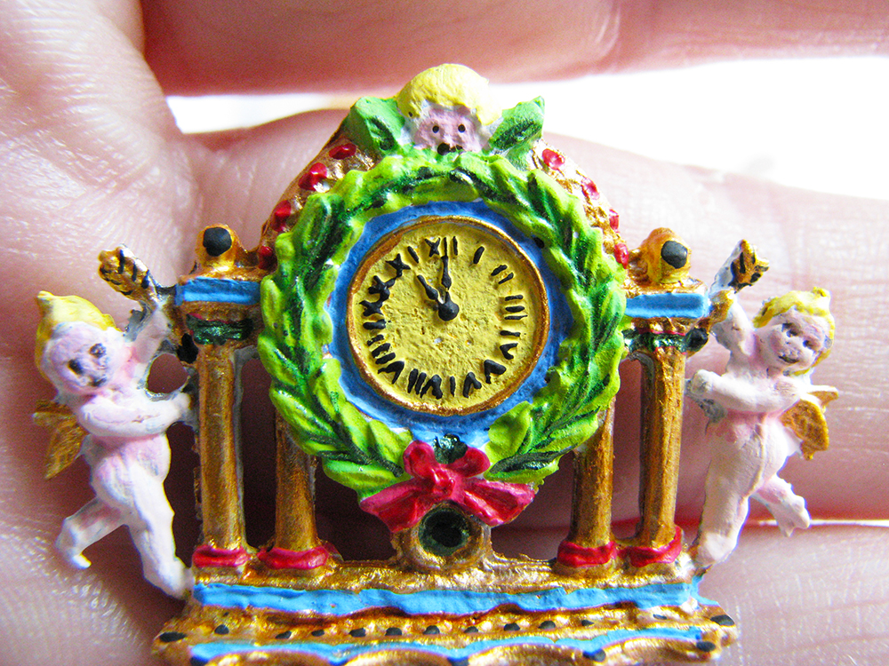 CackleAndHoot: A teeny, tiny little clock