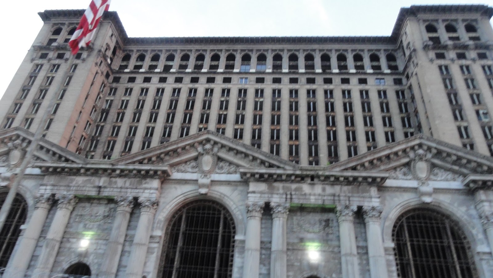 8 feet: Through deserted Detroit to Niagara Falls