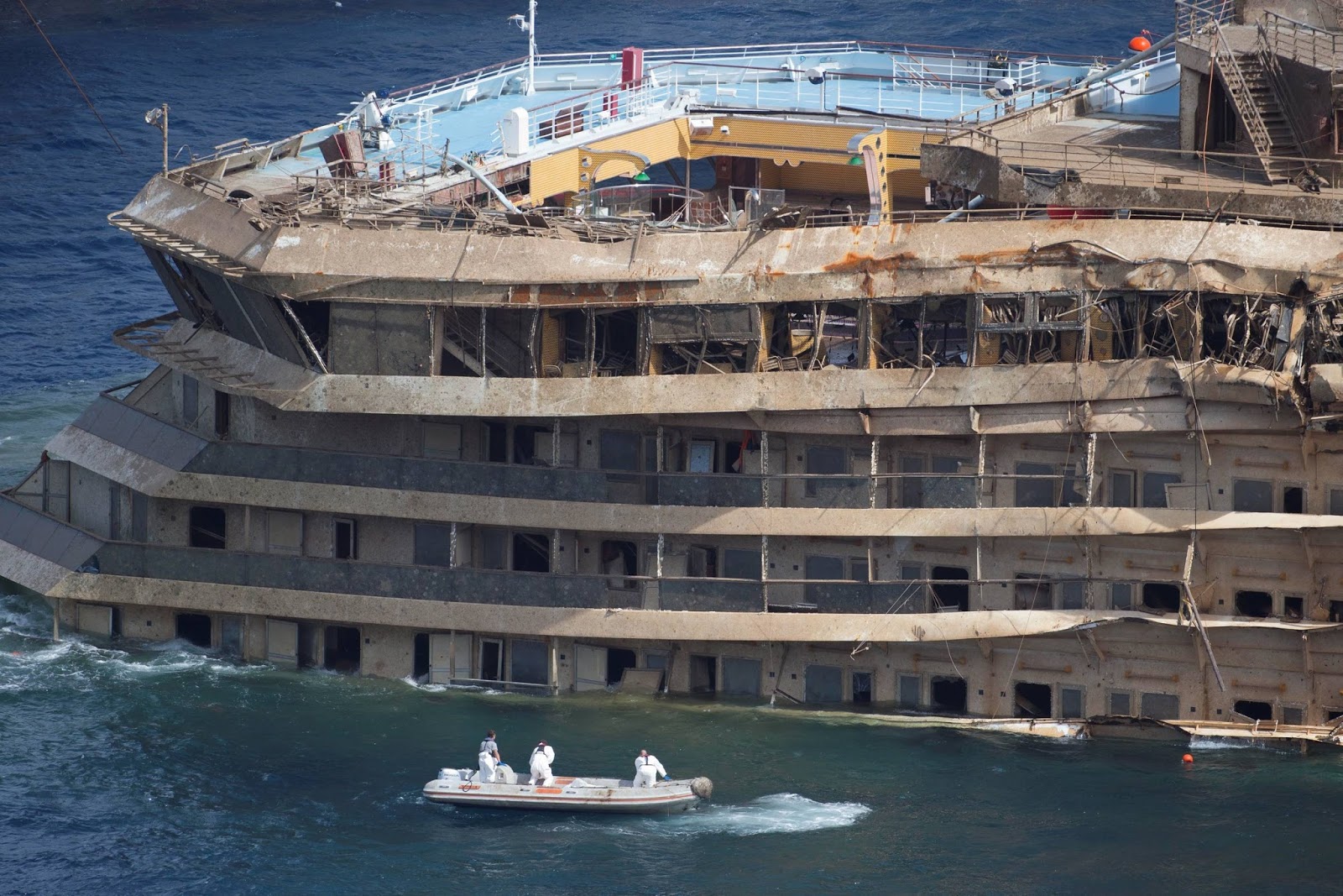 Pinceladas Actuales: Reflotan El Costa Concordia
