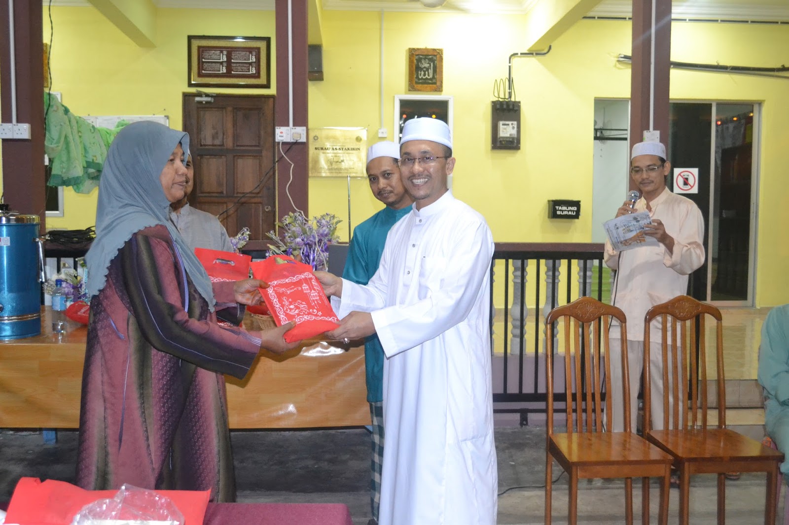 Surau As-Syakirin, Taman Ambar, 43800 Dengkil, Selangor Darul Ehsan.