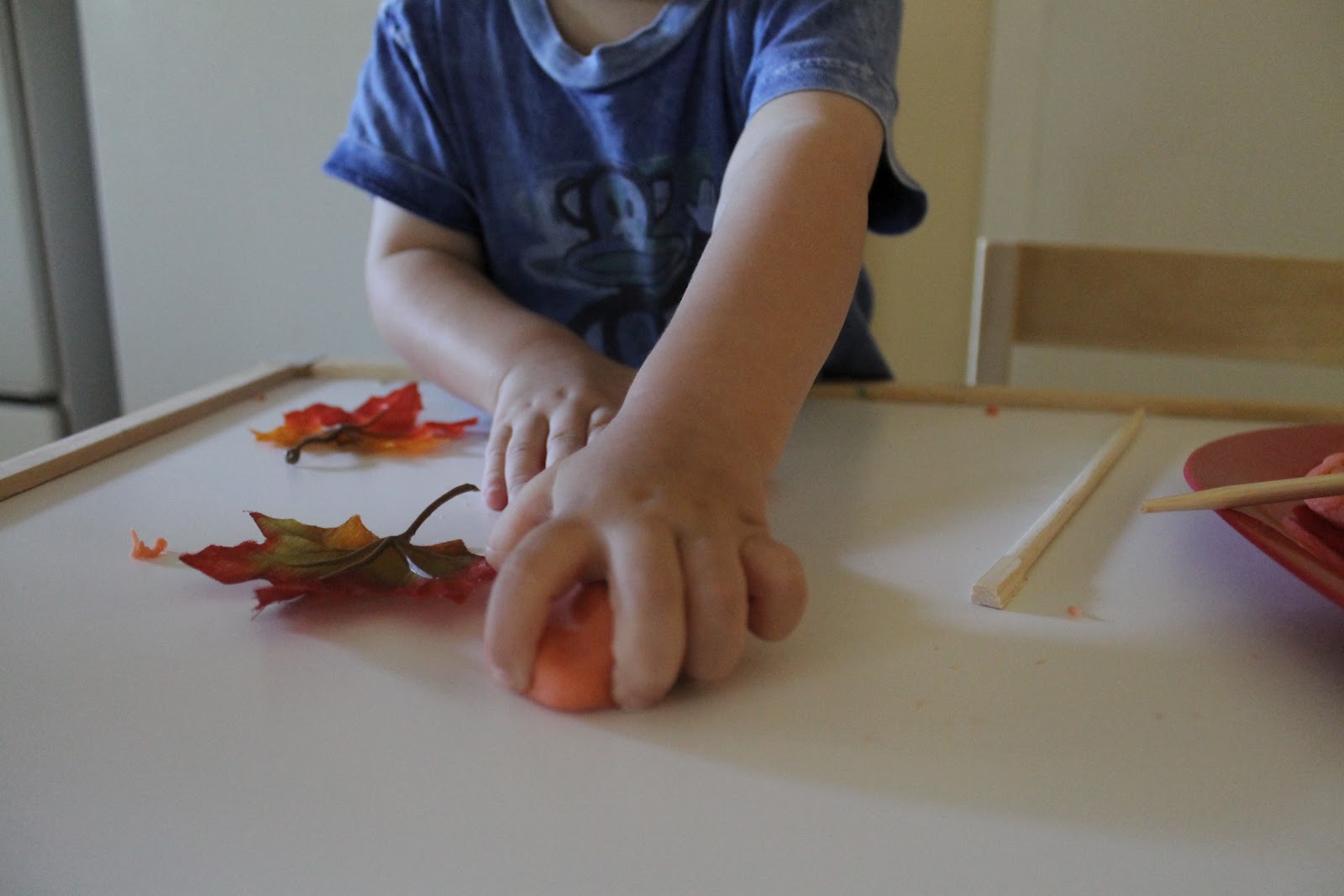 cute and peculiar: Fall Playdough Table