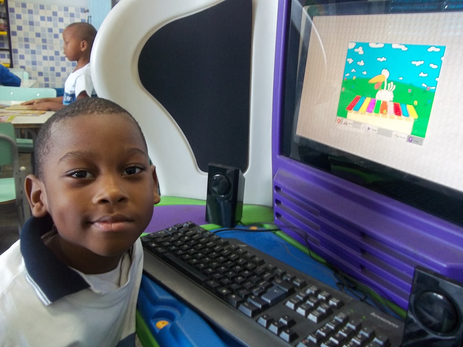 ei10: MÚSICA COM KIDSMART