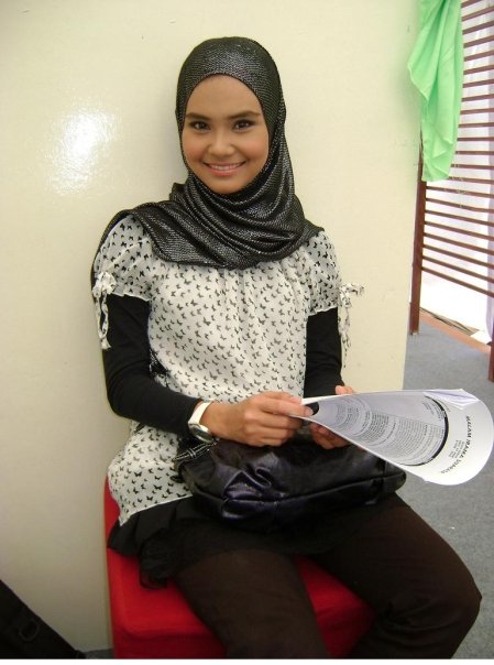 PiNkY LaDIes: Rafidah Ibrahim