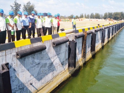 Gerbang Tok Bali: Tok Bali pelabuhan strategik