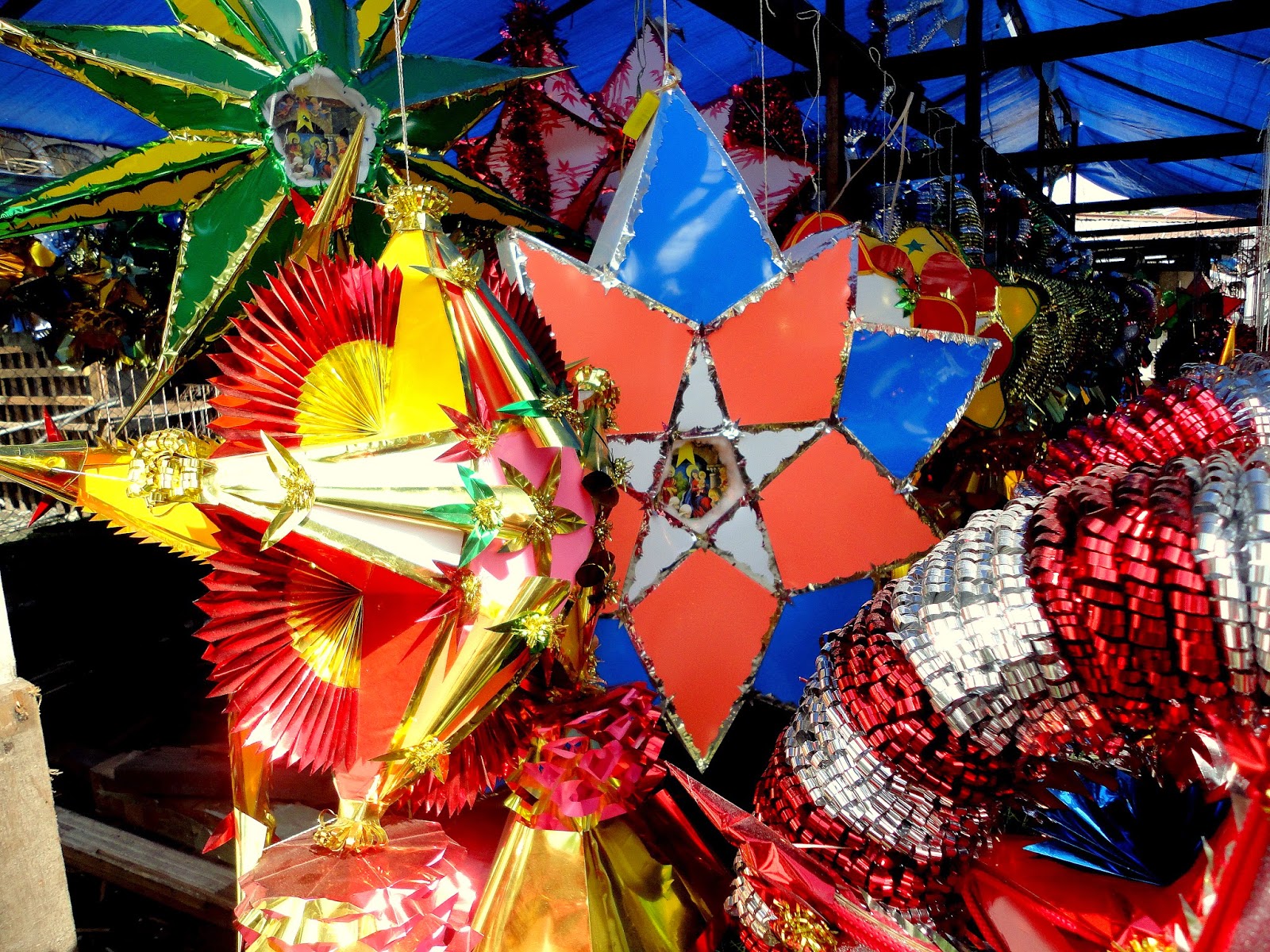 noel autor: Parol, a Traditional Philippine Christmas Decoration