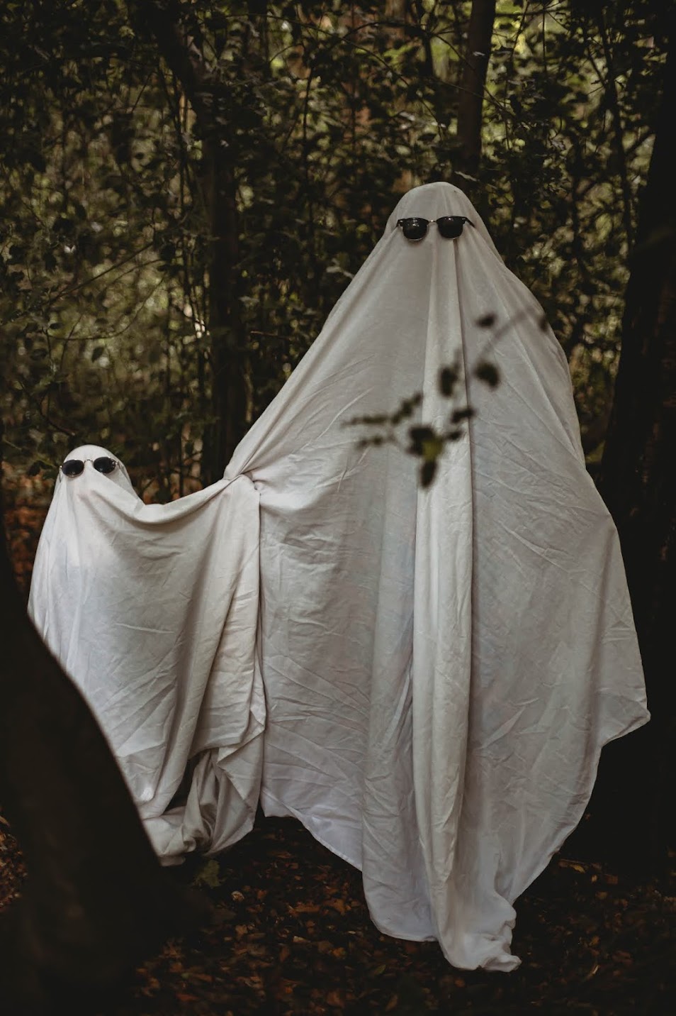 A TIK TOK INSPIRED GHOST PHOTOSHOOT | The littlest darlings